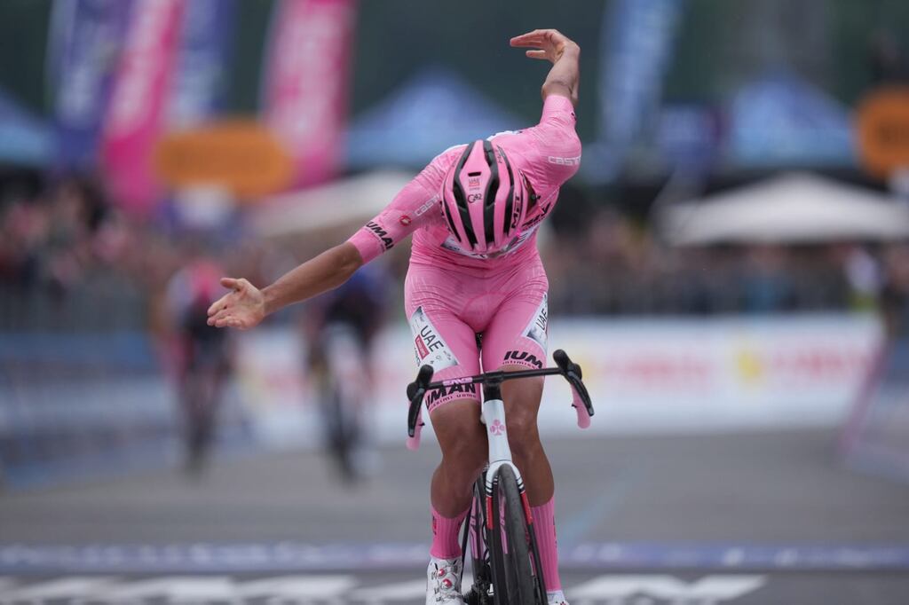 ¿Cuál es y cuánto vale la bicicleta que usa Isaac del Toro en el Giro ...