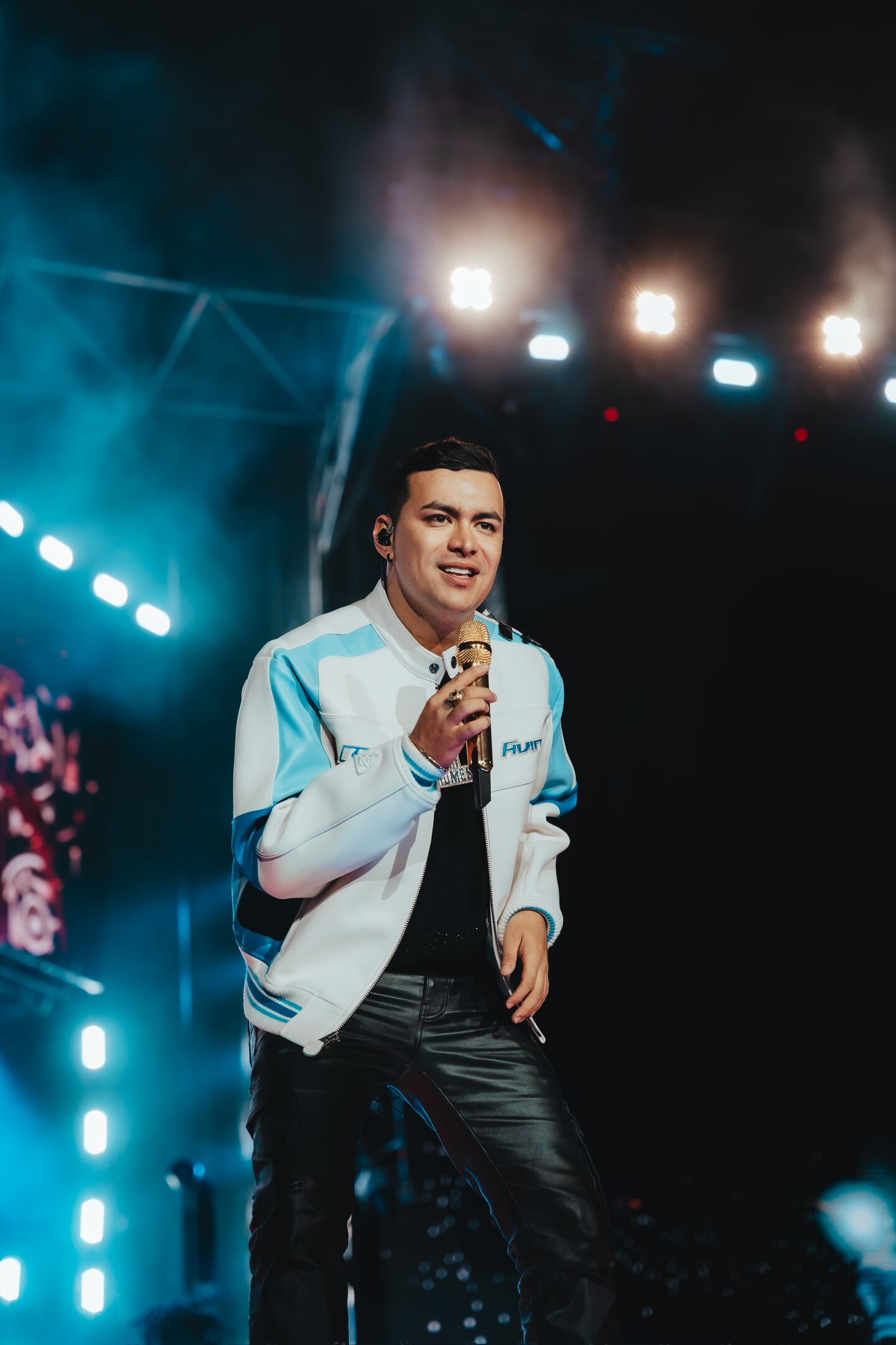 Yeison Jiménez rompe récords en Colombia, ahora busca conquistar al ...