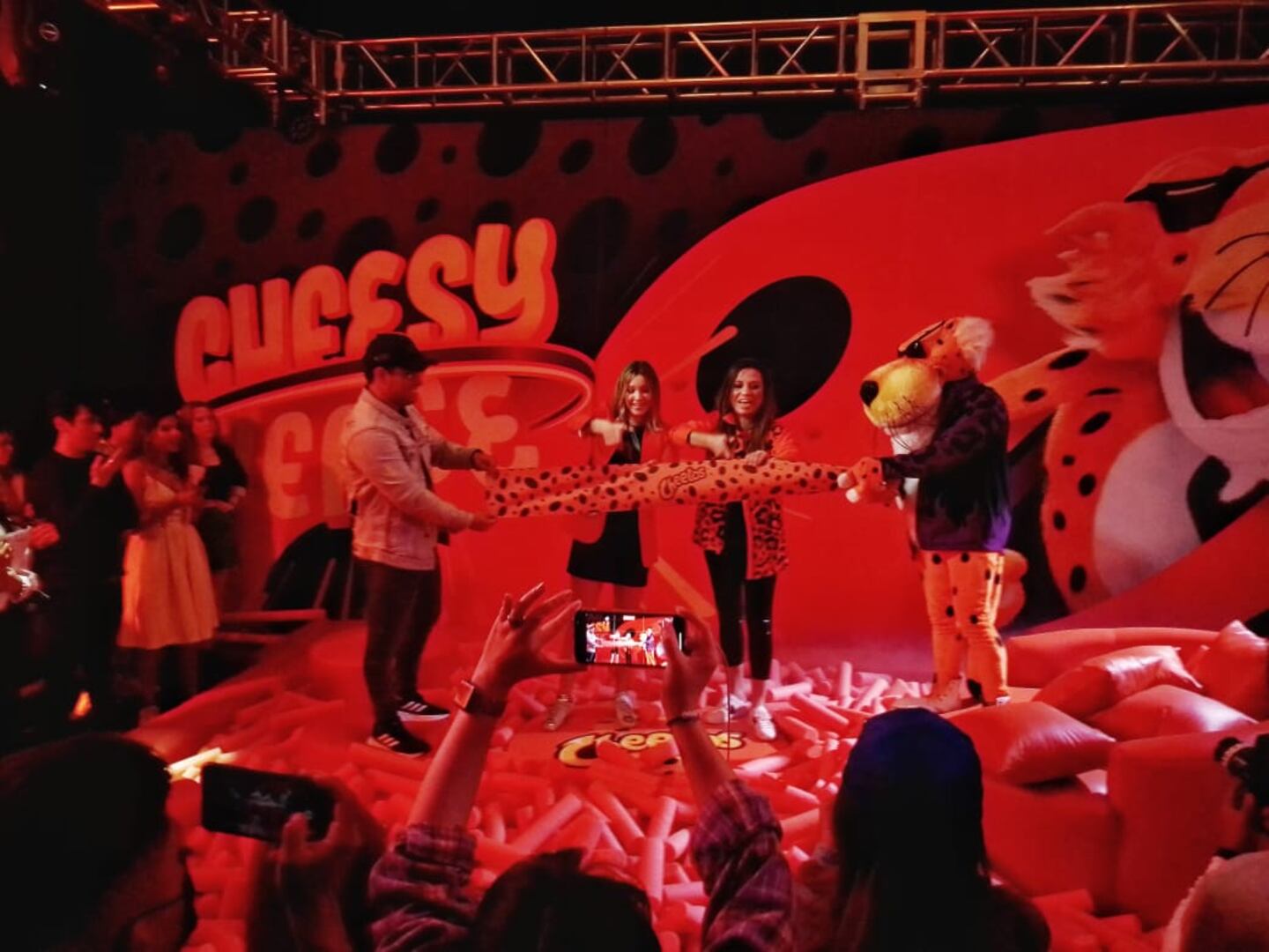 Cheesy-verse, la casa de Chester Cheetos que te hará viajar a otra ...