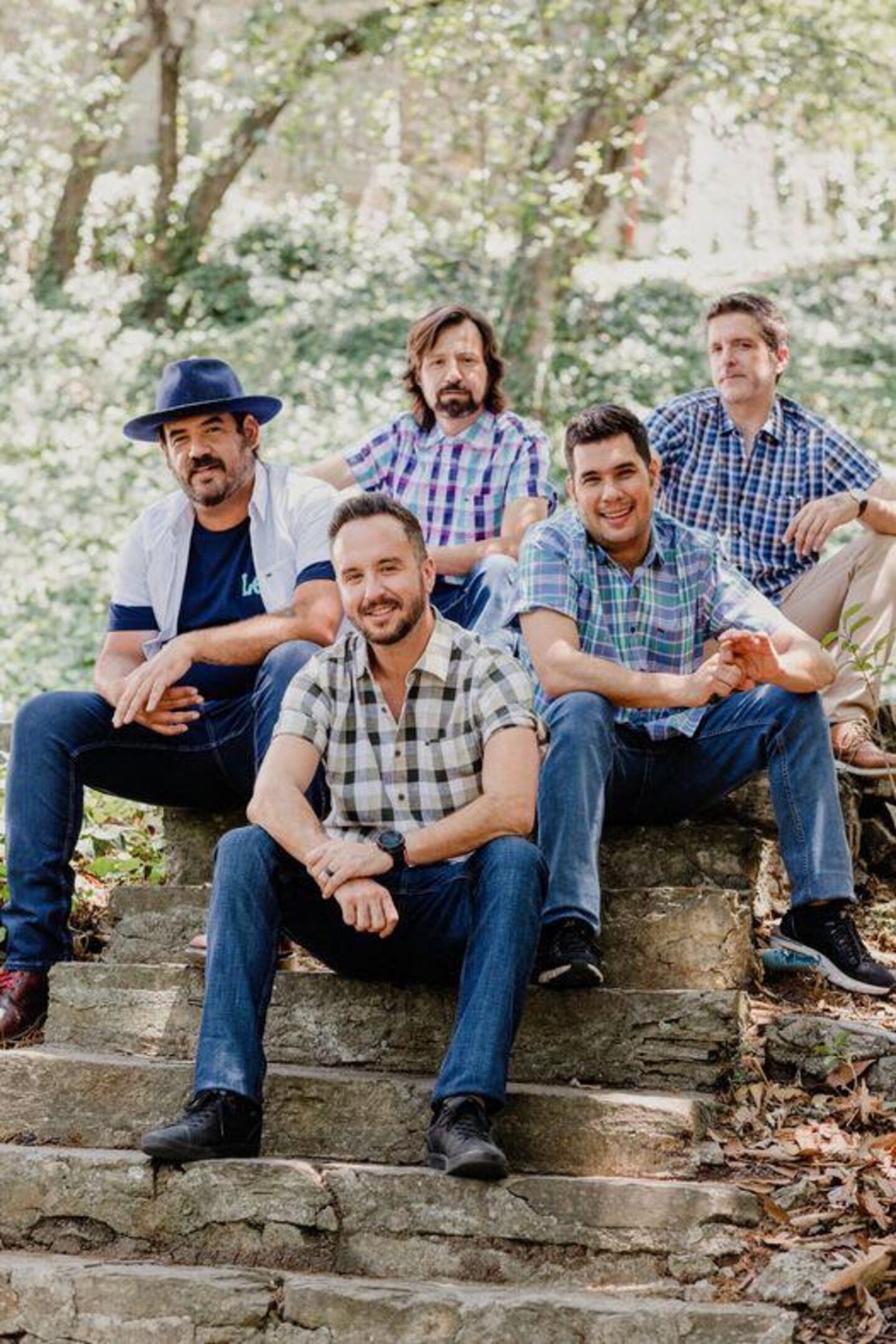 Los Claxons presentan “Caminando En Fuego” a estrenarse el 6 de octubre ...