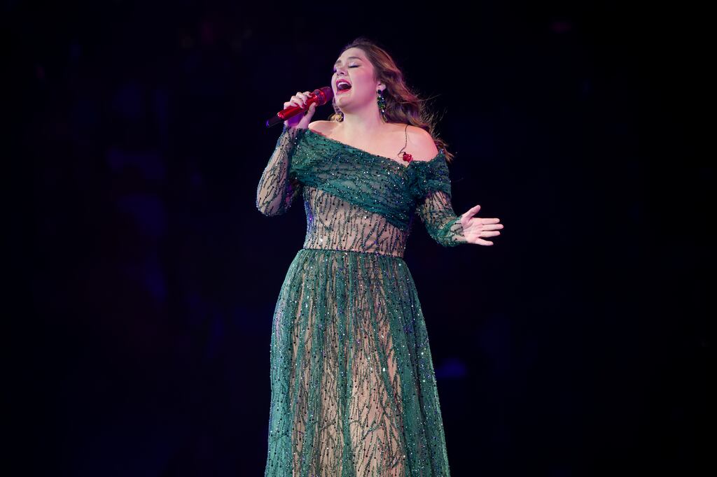 Yuridia se convirtió en la primera mujer en llenar la Plaza de Toros La ...