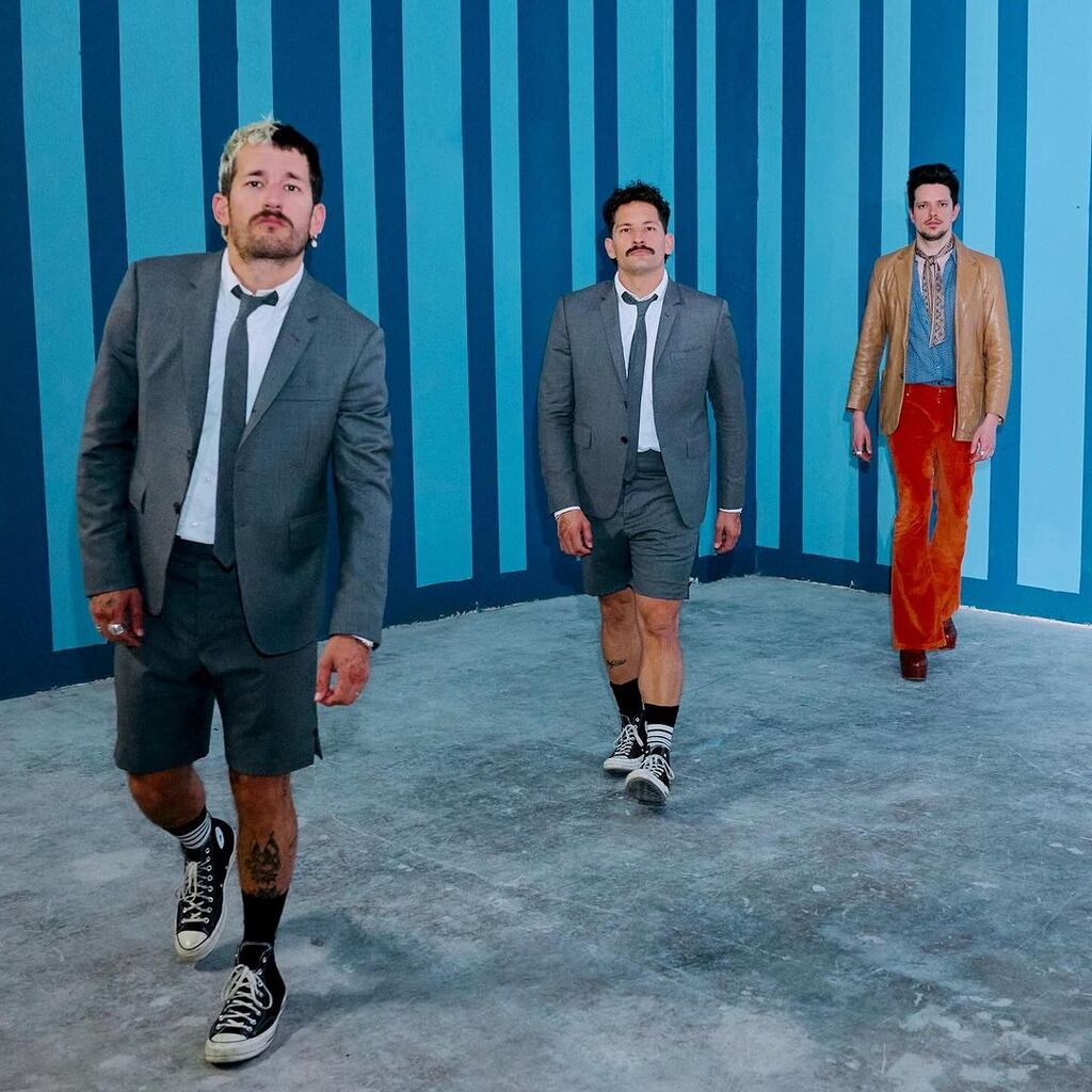 Lasso hace cómplices a Mau y Ricky para traducir el lenguaje del (des ...