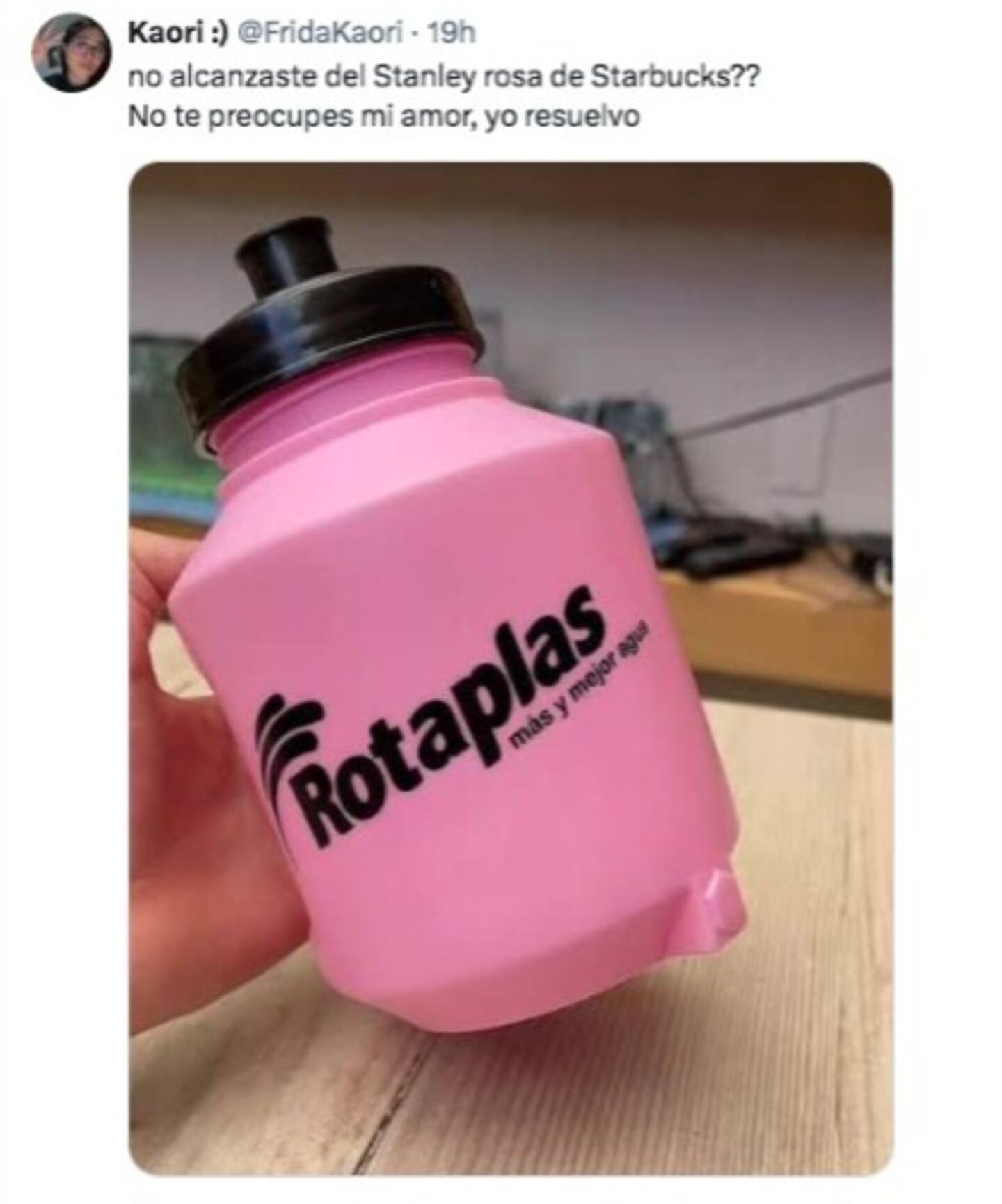 Los mejores memes tras furor por venta del vaso Stanley rosa de ...
