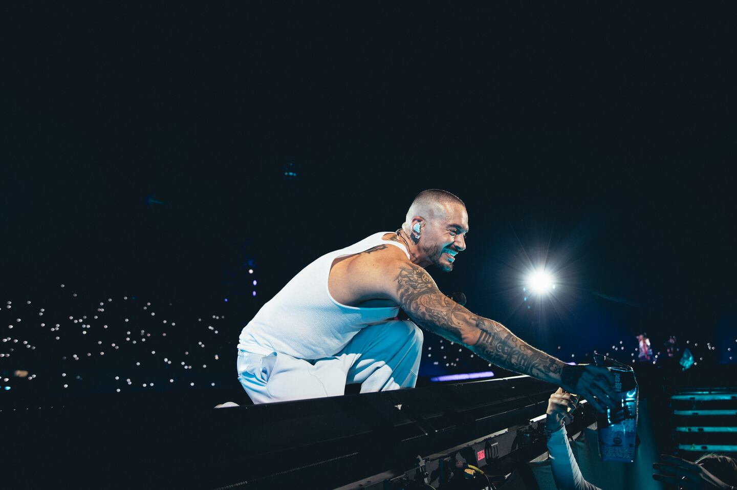 J Balvin hace vibrar a Medellín con la presentación de ‘Ciudad ...