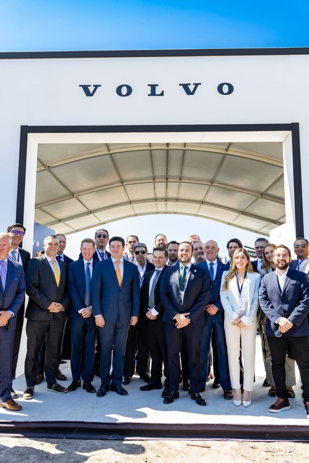 Samuel García coloca la primera piedra de Volvo en Ciénega de Flores ...