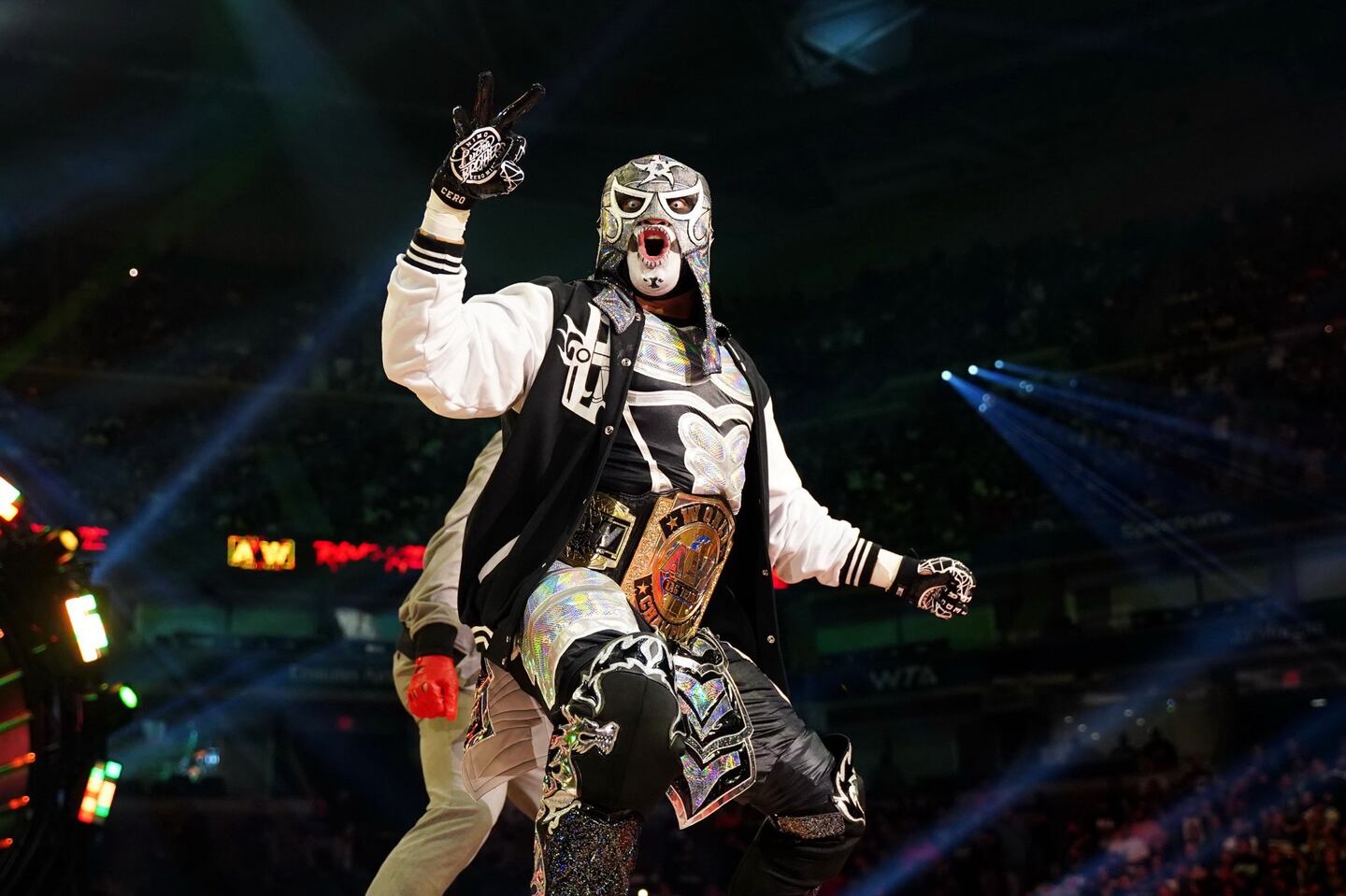 ¡Penta El Zero Miedo y Stephanie Vaquer fuera de WWE 2K25! ¿La razón ...