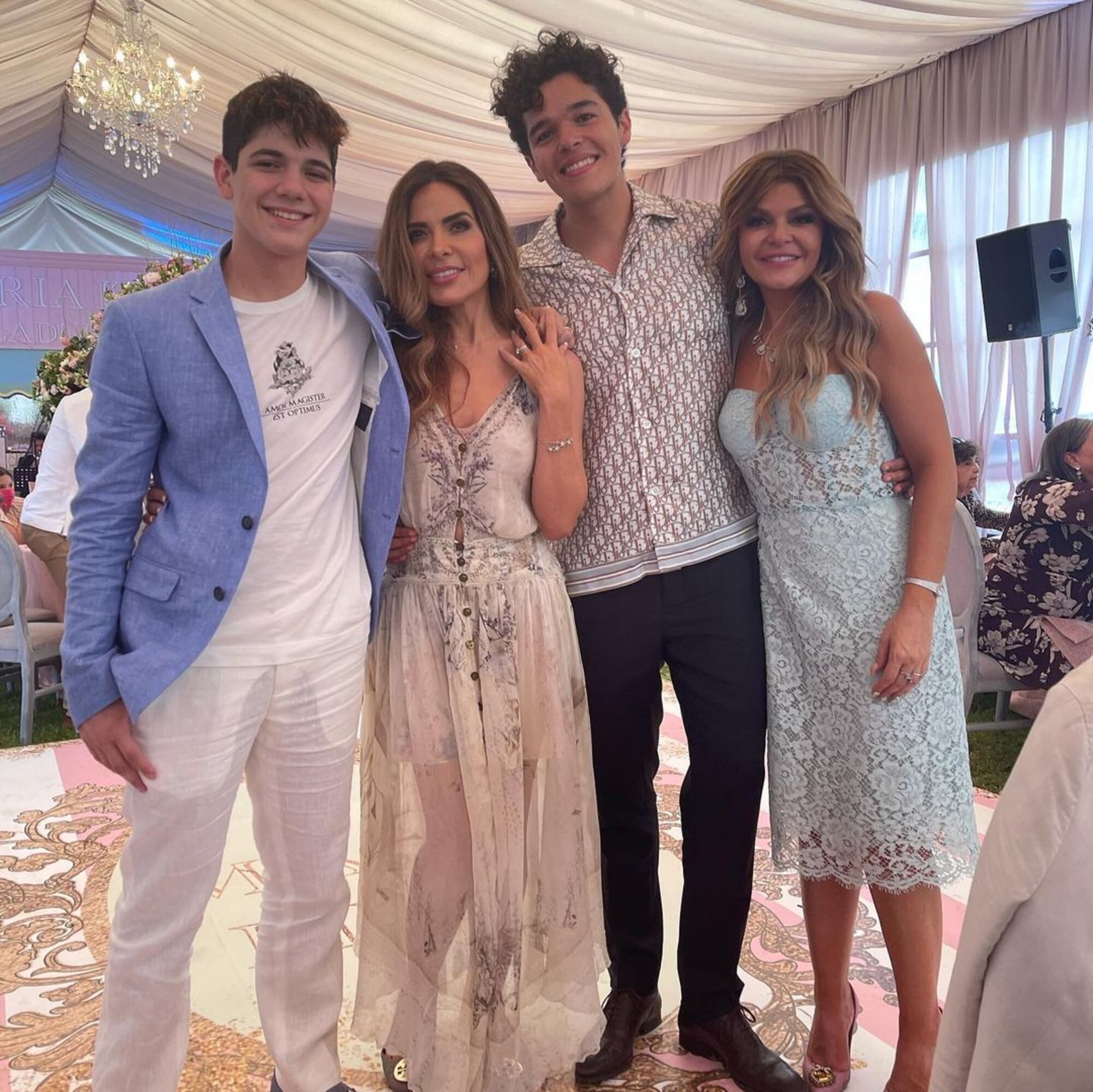 Itatí Cantoral Fortalece Su Relación Con Raúl Padilla El Magnate Mexicano De La Cultura