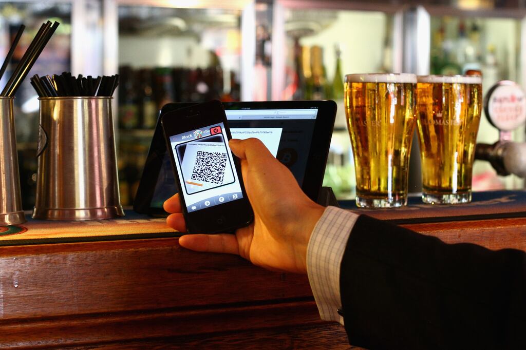 Estafa por medio de QR en bares y restaurantes, ¿cómo es el modus ...