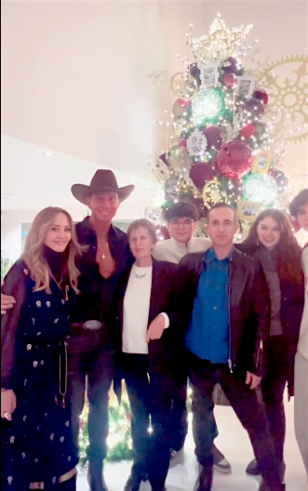 Adela Noriega, Andrea Legarreta y desnudo de Paris Hilton atraen ...