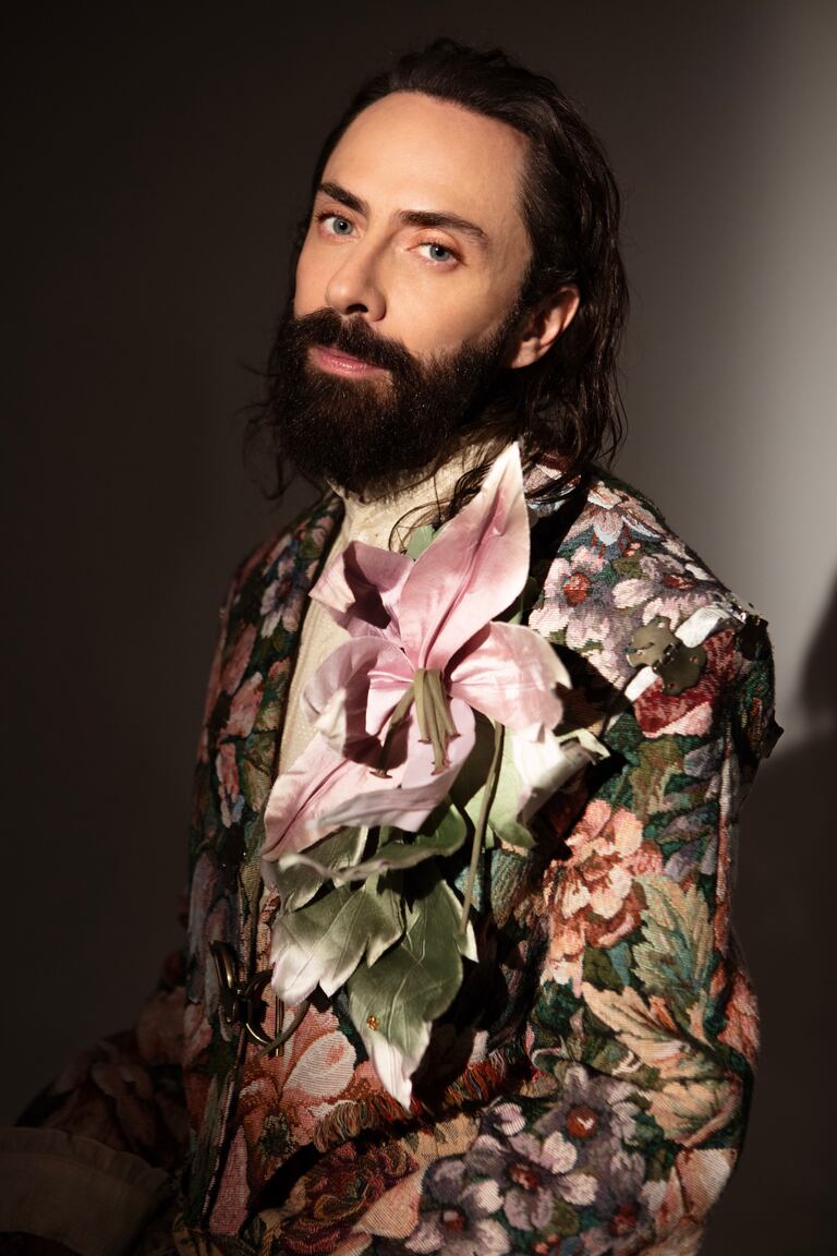 Entrevista: Jay de la Cueva muestra su lado más íntimo a través de Traidor – Publimetro México